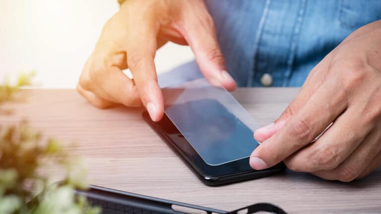 How To Get Air Bubbles Out Of Your Screen Protector | IParts4U Blog